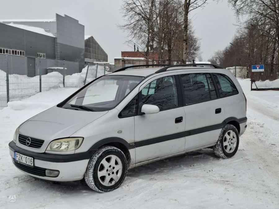 Grey Opel Zafira 2002 in Plunge, with an engine capacity of 2.17 L and mileage of 279 thousand km for 1250 €, photo 1 on AUTOMOTO.COM.LV