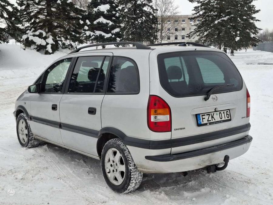 Grey Opel Zafira 2002 in Plunge, with an engine capacity of 2.17 L and mileage of 279 thousand km for 1250 €, photo 3 on AUTOMOTO.COM.LV