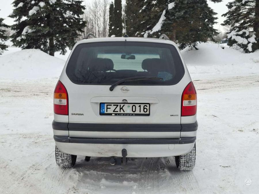 Grey Opel Zafira 2002 in Plunge, with an engine capacity of 2.17 L and mileage of 279 thousand km for 1250 €, photo 4 on AUTOMOTO.COM.LV