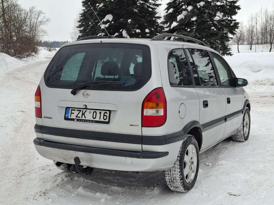 Grey Opel Zafira 2002 in Plunge, with an engine capacity of 2.17 L and mileage of 279 thousand km for 1250 €, photo 5 on AUTOMOTO.COM.LV