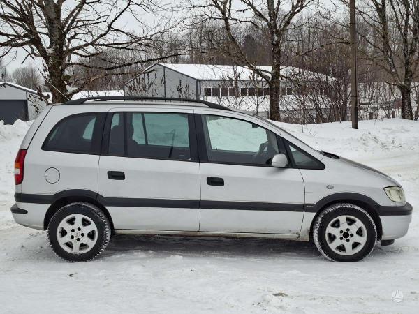 Grey Opel Zafira 2002 in Plunge, with an engine capacity of 2.17 L and mileage of 279 thousand km for 1250 €, photo 6 on AUTOMOTO.COM.LV