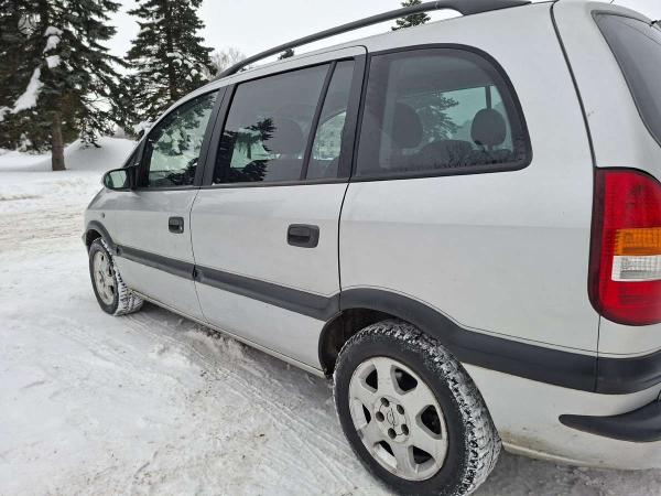 Grey Opel Zafira 2002 in Plunge, with an engine capacity of 2.17 L and mileage of 279 thousand km for 1250 €, photo 10 on AUTOMOTO.COM.LV