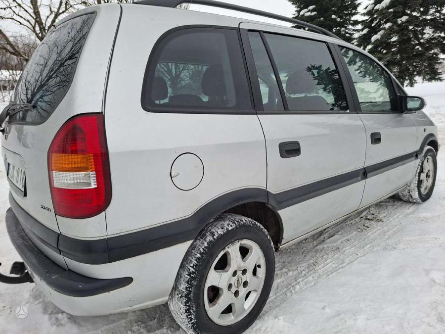 Grey Opel Zafira 2002 in Plunge, with an engine capacity of 2.17 L and mileage of 279 thousand km for 1250 €, photo 12 on AUTOMOTO.COM.LV