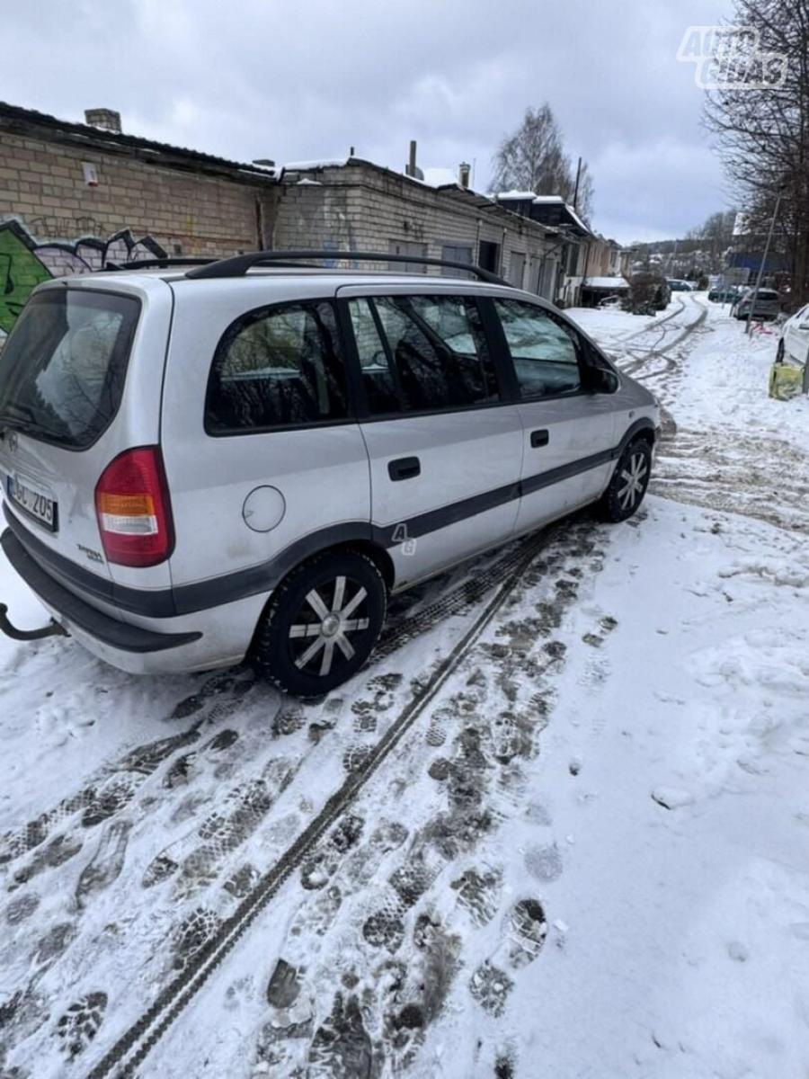 Grey Opel Zafira 2002 in Alytus, with an engine capacity of 2.00 L and mileage of 197 thousand km for 1000 €, photo 4 on AUTOMOTO.COM.LV