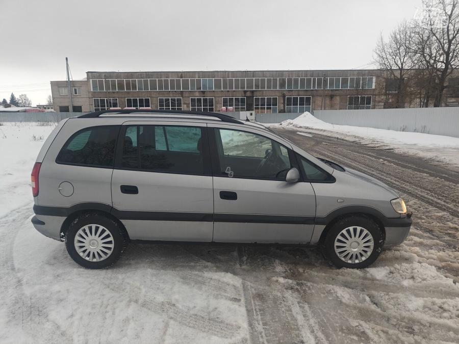 Grey Opel Zafira 2002 in Jonava, with an engine capacity of 2.20 L and mileage of 358 thousand km for 1100 €, photo 4 on AUTOMOTO.COM.LV