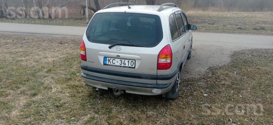 Grey Opel Zafira 2002 in Jelgava, with an engine capacity of 2.20 L and mileage of 291 thousand km for 800 €, photo 3 on AUTOMOTO.COM.LV