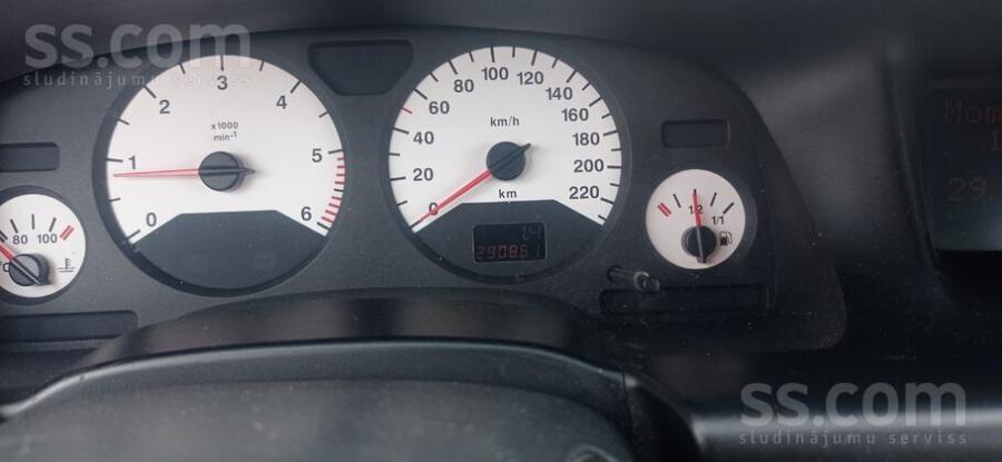 Grey Opel Zafira 2002 in Jelgava, with an engine capacity of 2.20 L and mileage of 291 thousand km for 800 €, photo 4 on AUTOMOTO.COM.LV