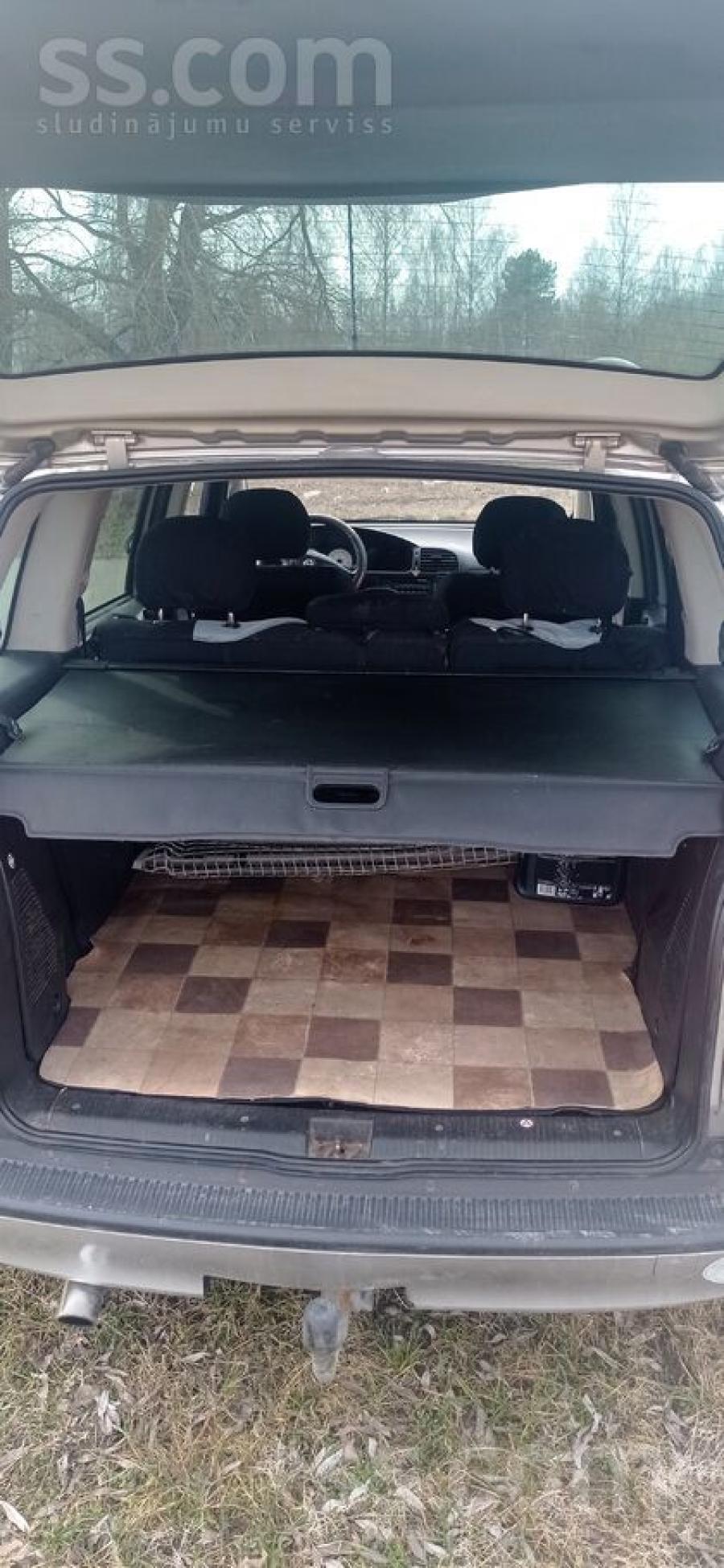 Grey Opel Zafira 2002 in Jelgava, with an engine capacity of 2.20 L and mileage of 291 thousand km for 800 €, photo 9 on AUTOMOTO.COM.LV