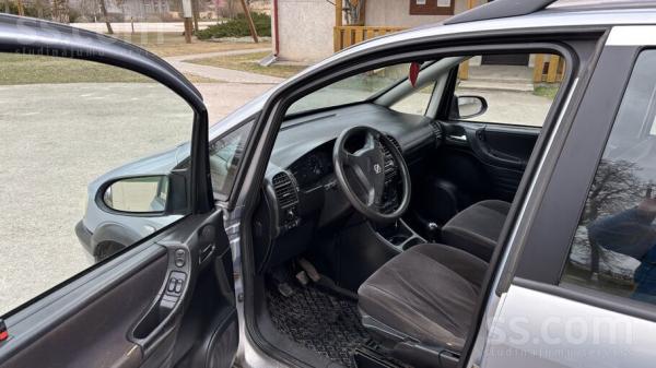 Pelēks Opel Zafira 2002 Balvi, ar dzinēja tilpumu 2.00 L un nobraukumu 384 tūkst. km par 650 €, foto 4 vietnē AUTOMOTO.COM.LV