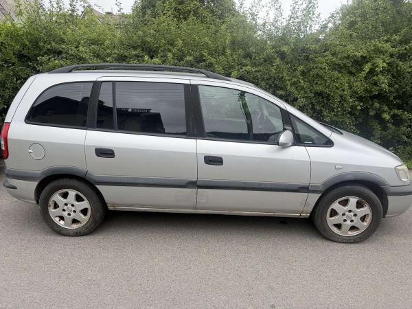 Grey Opel Zafira 2002 in Kaunas, with an engine capacity of 2.00 L and mileage of 285 thousand km for 450 €, photo 2 on AUTOMOTO.COM.LV