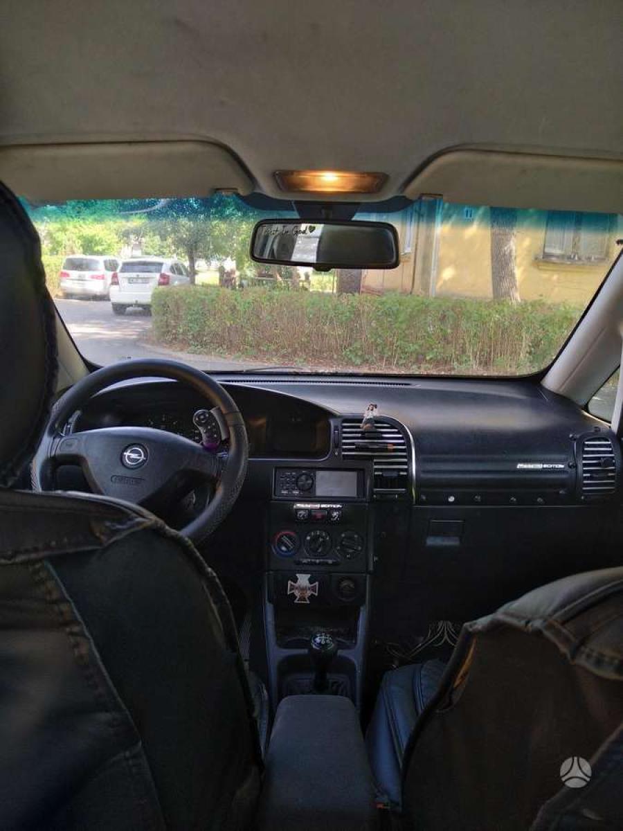 Pelēks Opel Zafira 2002 Viļņa, ar dzinēja tilpumu 2.00 L un nobraukumu 240 tūkst. km par 500 €, foto 3 vietnē AUTOMOTO.COM.LV