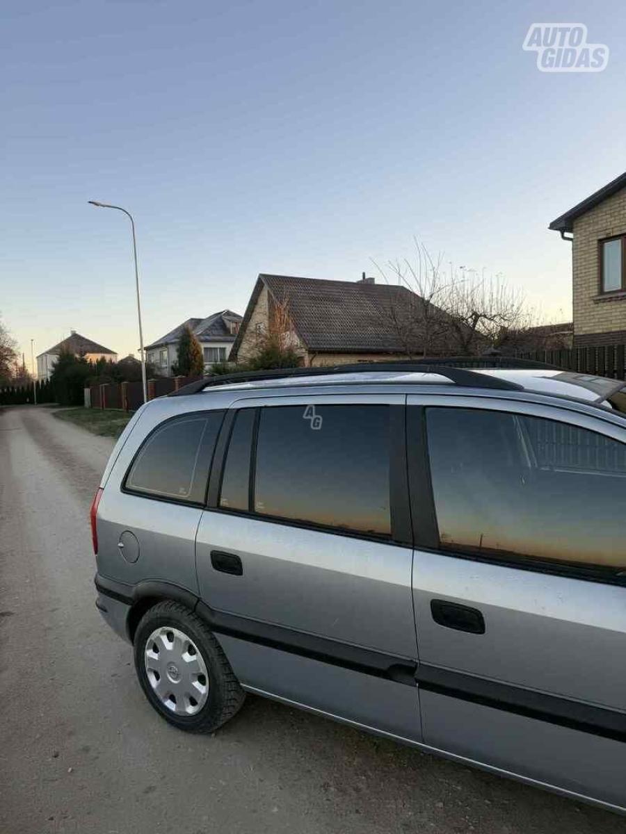 Pelēks Opel Zafira 2003 Viļņa, ar dzinēja tilpumu 1.80 L un nobraukumu 300 tūkst. km par 950 €, foto 5 vietnē AUTOMOTO.COM.LV