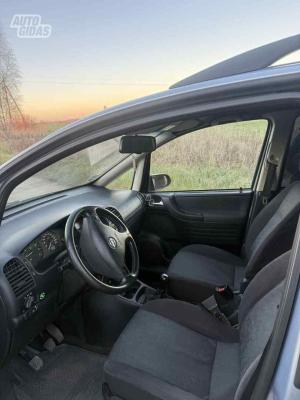 Pelēks Opel Zafira 2003 Viļņa, ar dzinēja tilpumu 1.80 L un nobraukumu 300 tūkst. km par 950 €, foto 7 vietnē AUTOMOTO.COM.LV