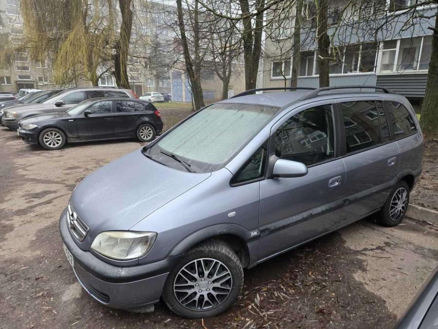 Pelēks Opel Zafira 2003 Kauņa, ar dzinēja tilpumu 2.00 L un nobraukumu 320 tūkst. km par 1000 €, foto 1 vietnē AUTOMOTO.COM.LV