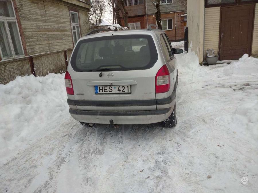 Pelēks Opel Zafira 2003 Kauņa, ar dzinēja tilpumu 2.00 L un nobraukumu 400 tūkst. km par 400 €, foto 1 vietnē AUTOMOTO.COM.LV