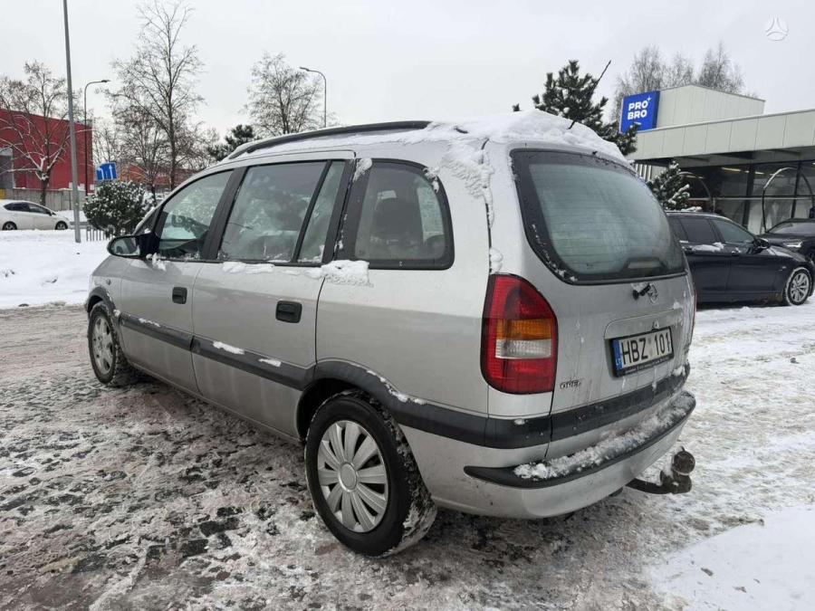 Pelēks Opel Zafira 2003 Viļņa, ar dzinēja tilpumu 2.17 L un nobraukumu 310 tūkst. km par 500 €, foto 3 vietnē AUTOMOTO.COM.LV