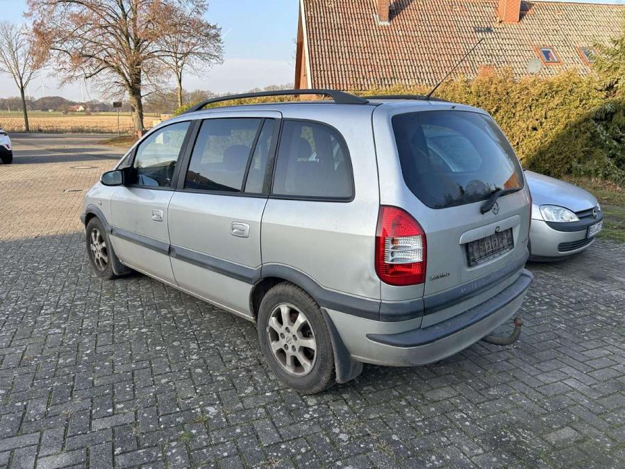 Grey Opel Zafira 2003 in Kaunas, with an engine capacity of 2.00 L and mileage of 265 thousand km for 1550 €, photo 2 on AUTOMOTO.COM.LV