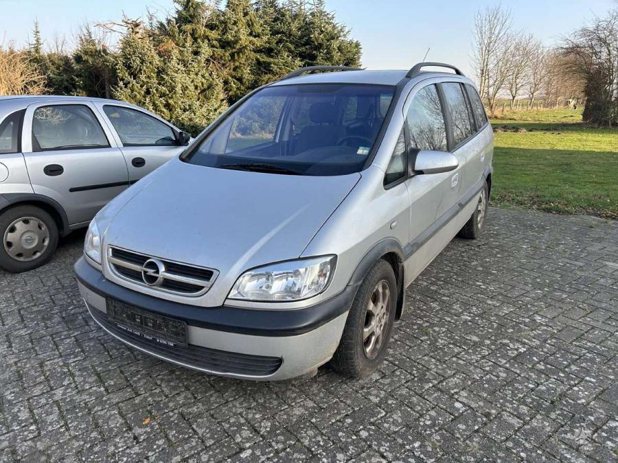 Grey Opel Zafira 2003 in Kaunas, with an engine capacity of 2.00 L and mileage of 265 thousand km for 1550 €, photo 3 on AUTOMOTO.COM.LV