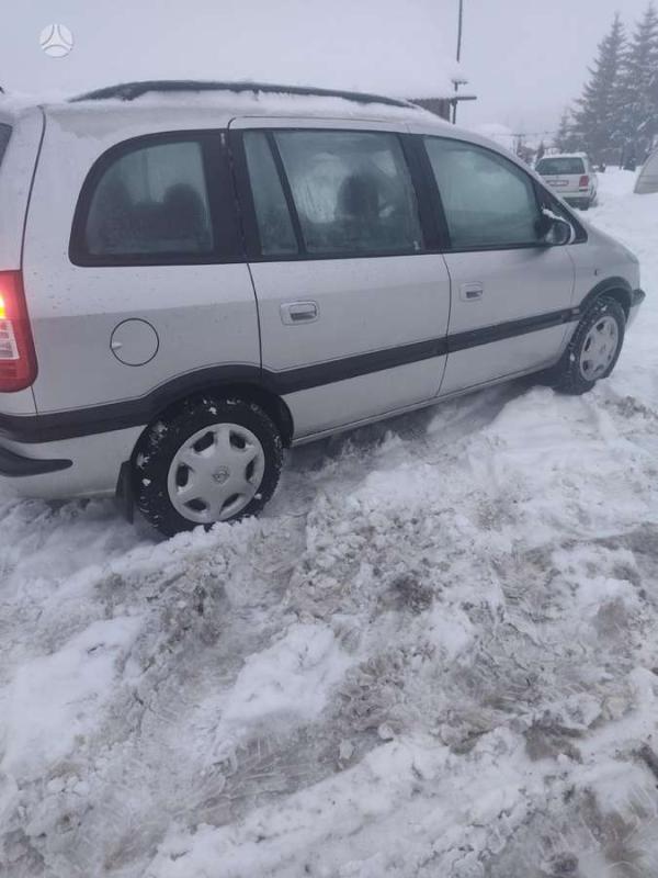 Grey Opel Zafira 2003 in Svencionys, with an engine capacity of 2.00 L and mileage of 305 thousand km for 1100 €, photo 4 on AUTOMOTO.COM.LV