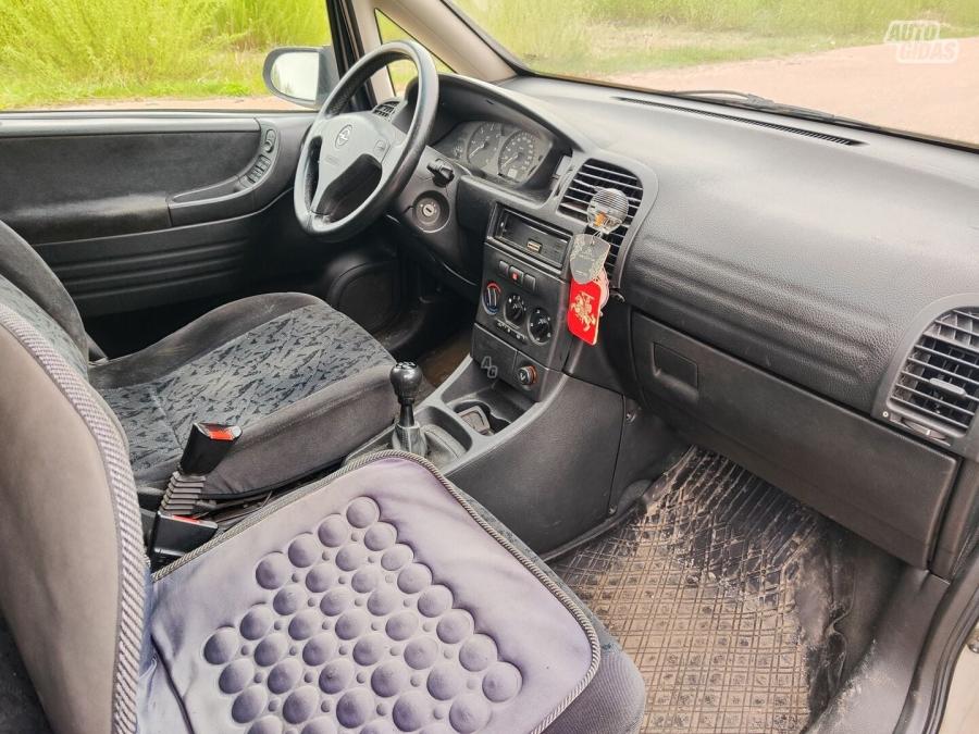 Grey Opel Zafira 2003 in Vilnius, with an engine capacity of 2.00 L and mileage of 225 thousand km for 1200 €, photo 9 on AUTOMOTO.COM.LV