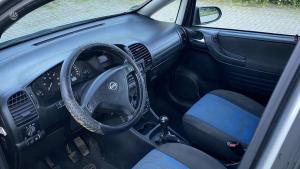 Grey Opel Zafira 2003 in Vilnius, with an engine capacity of 2.00 L and mileage of 340 thousand km for 648 €, photo 10 on AUTOMOTO.COM.LV