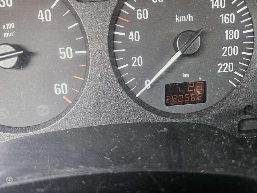 Grey Opel Zafira 2003 in Kaunas, with an engine capacity of 1.70 L and mileage of 291 thousand km for 550 €, photo 3 on AUTOMOTO.COM.LV