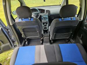 Grey Opel Zafira 2003 in Kaunas, with an engine capacity of 1.70 L and mileage of 291 thousand km for 550 €, photo 7 on AUTOMOTO.COM.LV