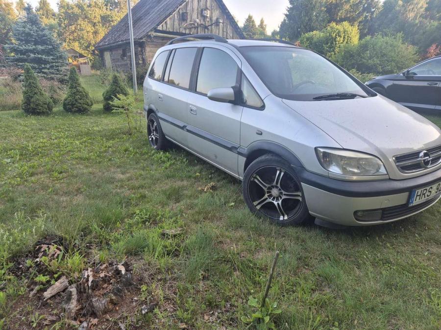 Grey Opel Zafira 2003 in Alytus, with an engine capacity of 2.00 L and mileage of 311 thousand km for 650 €, photo 3 on AUTOMOTO.COM.LV