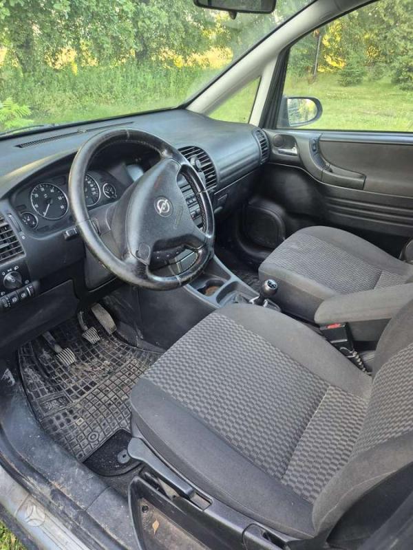 Grey Opel Zafira 2003 in Alytus, with an engine capacity of 2.00 L and mileage of 311 thousand km for 650 €, photo 5 on AUTOMOTO.COM.LV