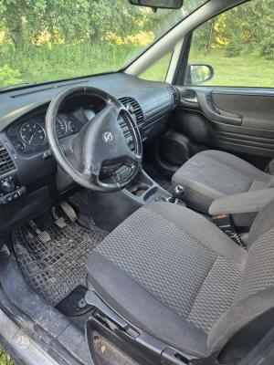 Grey Opel Zafira 2003 in Alytus, with an engine capacity of 2.00 L and mileage of 311 thousand km for 650 €, photo 6 on AUTOMOTO.COM.LV