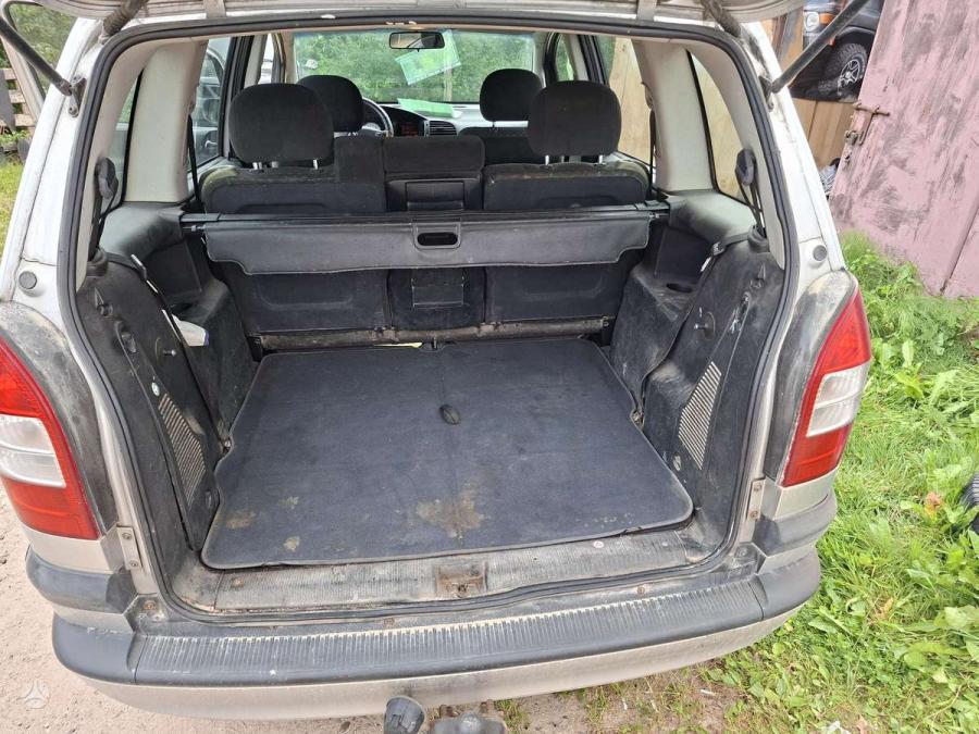 Grey Opel Zafira 2003 in Siauliai, with an engine capacity of 2.20 L and mileage of 330 thousand km for 700 €, photo 1 on AUTOMOTO.COM.LV