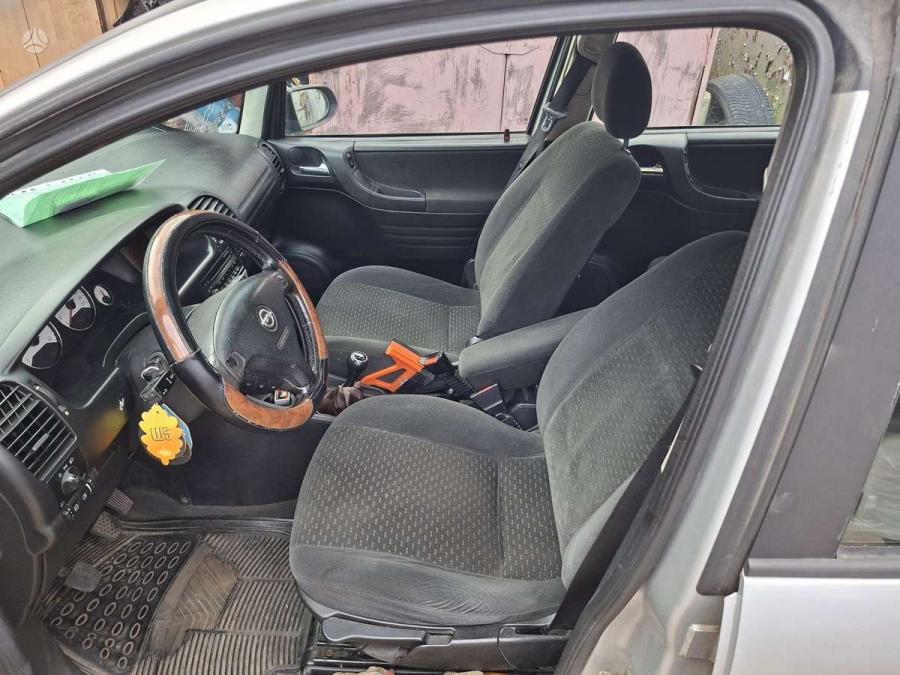Grey Opel Zafira 2003 in Siauliai, with an engine capacity of 2.20 L and mileage of 330 thousand km for 700 €, photo 4 on AUTOMOTO.COM.LV
