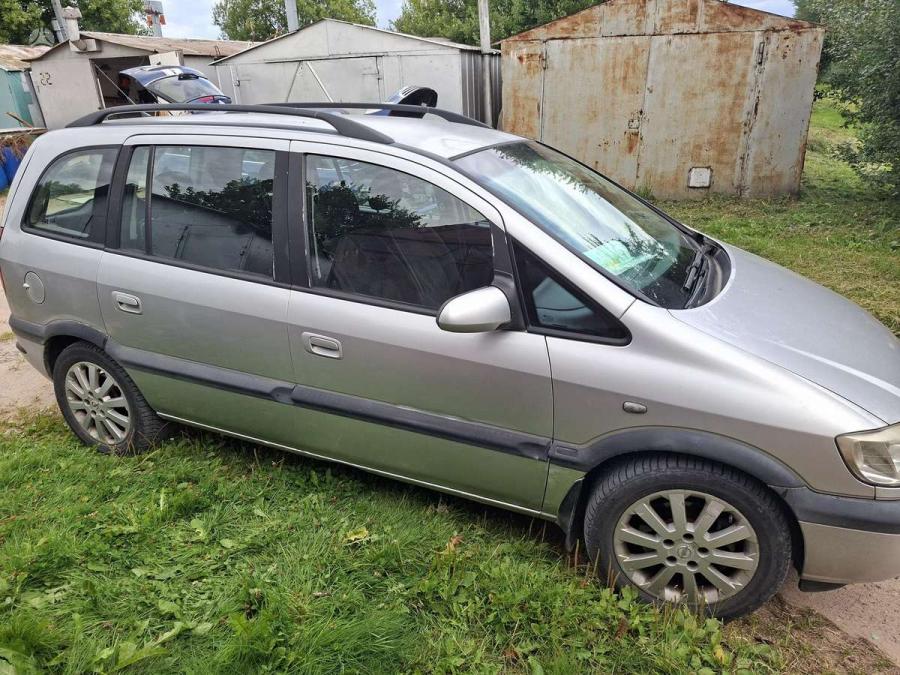 Grey Opel Zafira 2003 in Siauliai, with an engine capacity of 2.20 L and mileage of 330 thousand km for 700 €, photo 7 on AUTOMOTO.COM.LV
