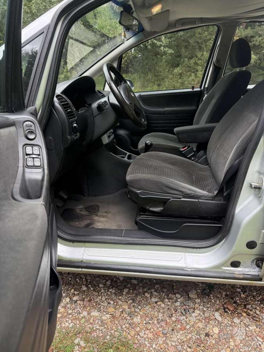 Grey Opel Zafira 2003 in Vilnius, with an engine capacity of 2.17 L and mileage of 298 thousand km for 900 €, photo 14 on AUTOMOTO.COM.LV