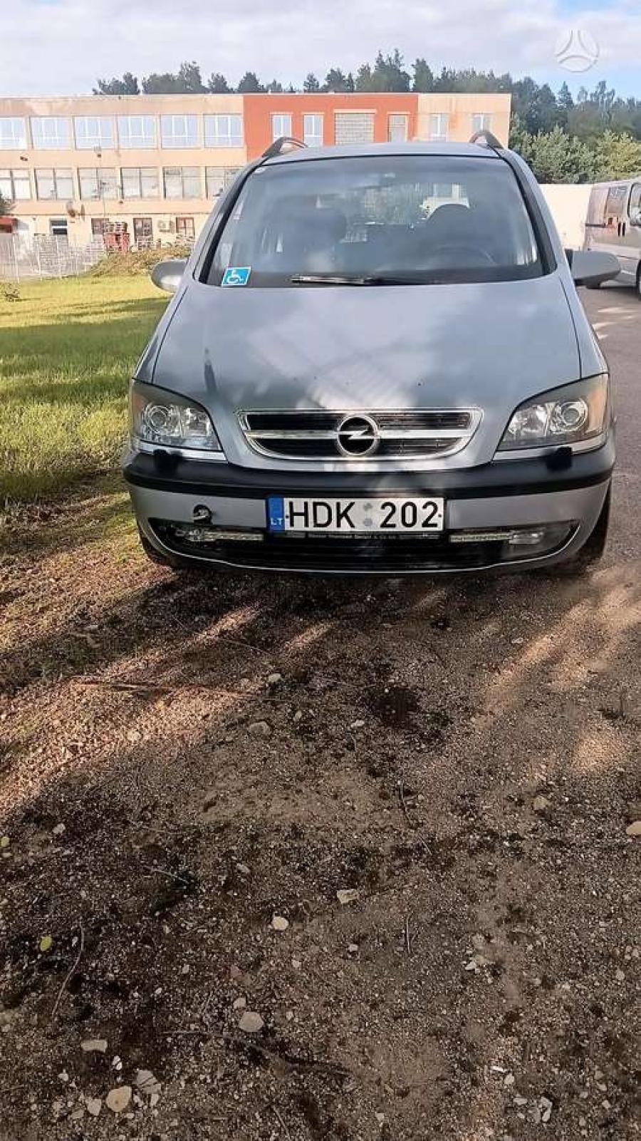 Grey Opel Zafira 2003 in Radviliskis, with an engine capacity of 2.00 L and mileage of 275 thousand km for 600 €, photo 4 on AUTOMOTO.COM.LV