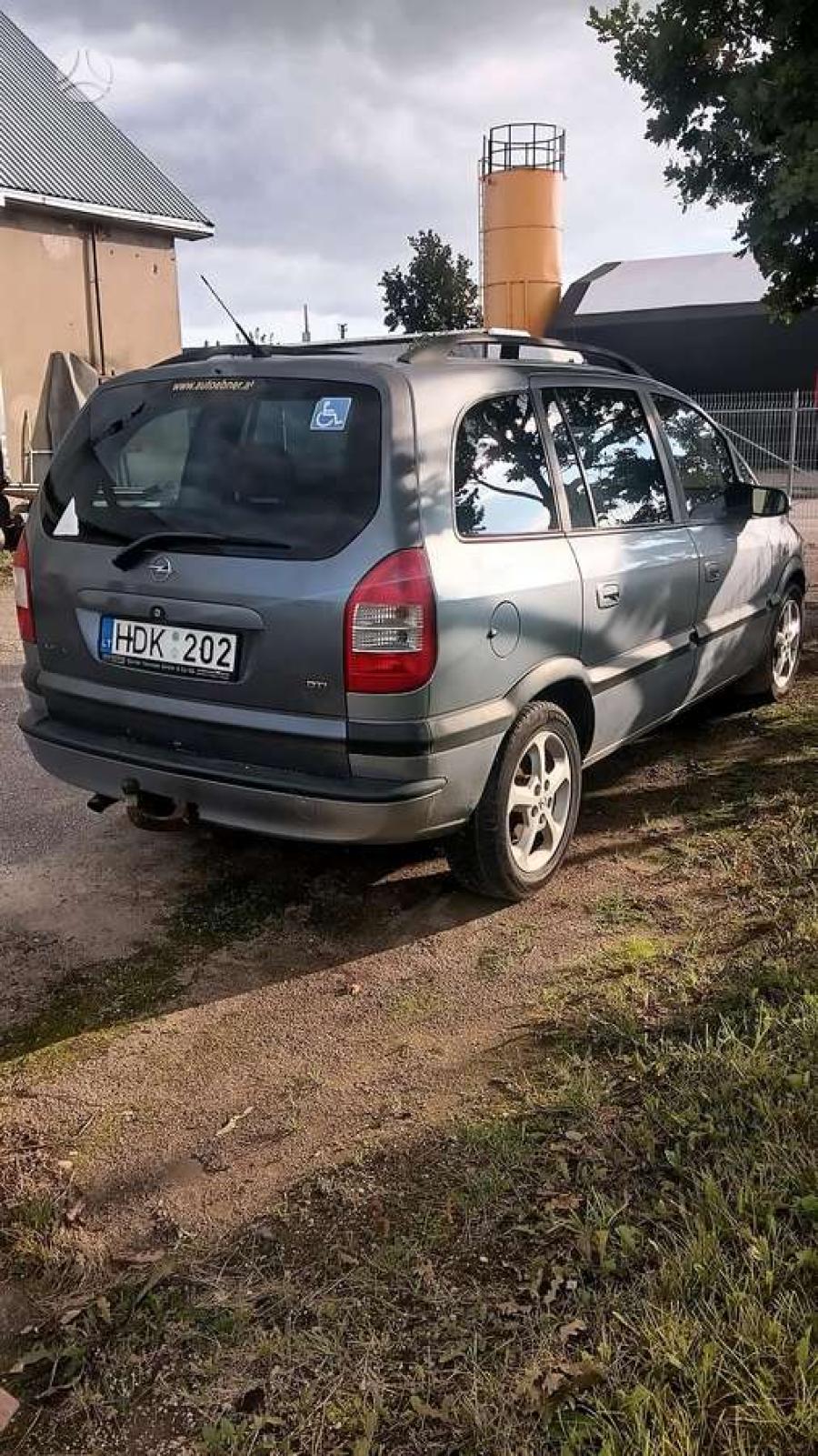 Grey Opel Zafira 2003 in Radviliskis, with an engine capacity of 2.00 L and mileage of 275 thousand km for 600 €, photo 7 on AUTOMOTO.COM.LV
