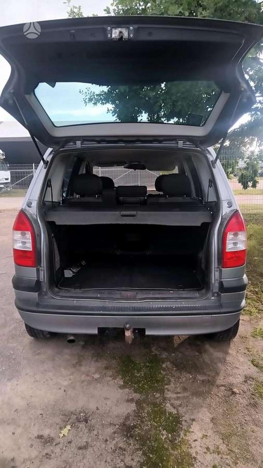 Grey Opel Zafira 2003 in Radviliskis, with an engine capacity of 2.00 L and mileage of 275 thousand km for 600 €, photo 10 on AUTOMOTO.COM.LV