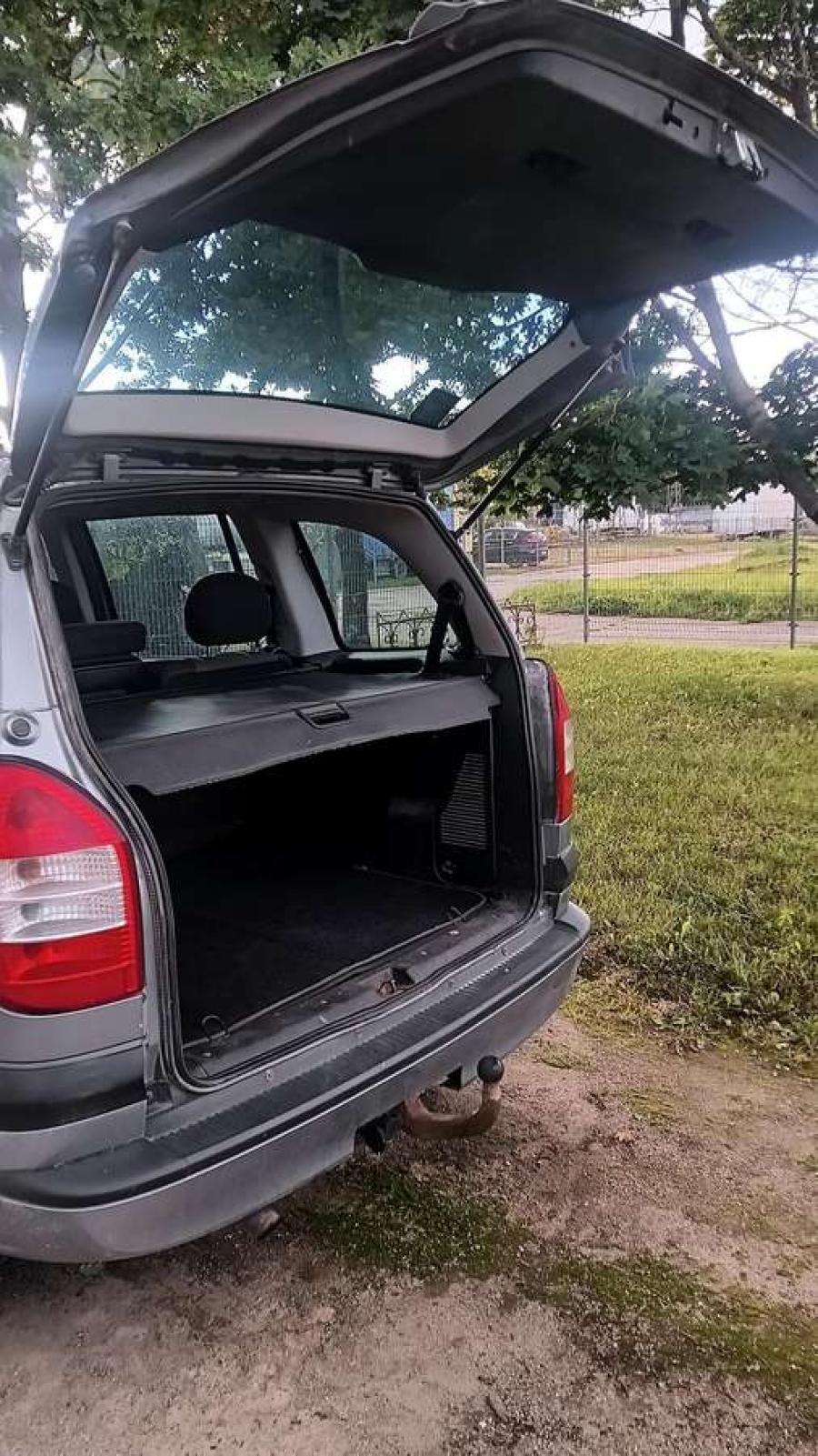 Grey Opel Zafira 2003 in Radviliskis, with an engine capacity of 2.00 L and mileage of 275 thousand km for 600 €, photo 12 on AUTOMOTO.COM.LV