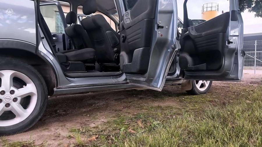 Grey Opel Zafira 2003 in Radviliskis, with an engine capacity of 2.00 L and mileage of 275 thousand km for 600 €, photo 18 on AUTOMOTO.COM.LV