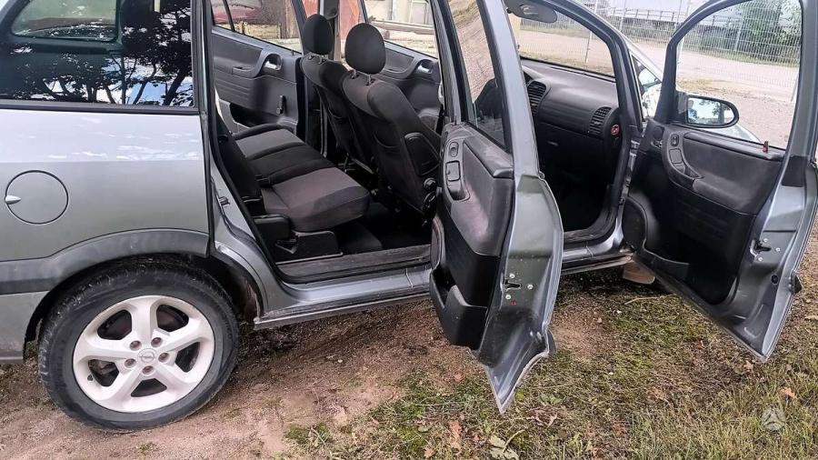 Grey Opel Zafira 2003 in Radviliskis, with an engine capacity of 2.00 L and mileage of 275 thousand km for 600 €, photo 19 on AUTOMOTO.COM.LV