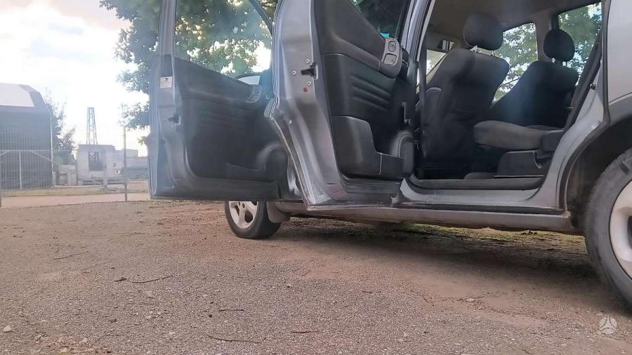 Grey Opel Zafira 2003 in Radviliskis, with an engine capacity of 2.00 L and mileage of 275 thousand km for 600 €, photo 20 on AUTOMOTO.COM.LV