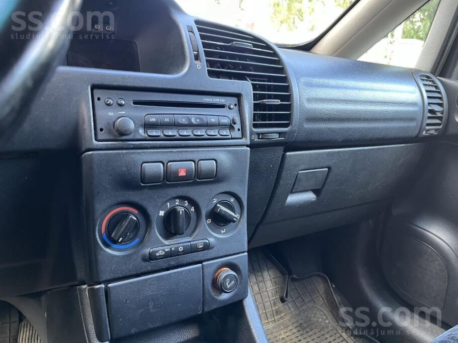 Pelēks Opel Zafira 2003 Rīga, ar dzinēja tilpumu 2.20 L un nobraukumu 384 tūkst. km par 490 €, foto 5 vietnē AUTOMOTO.COM.LV