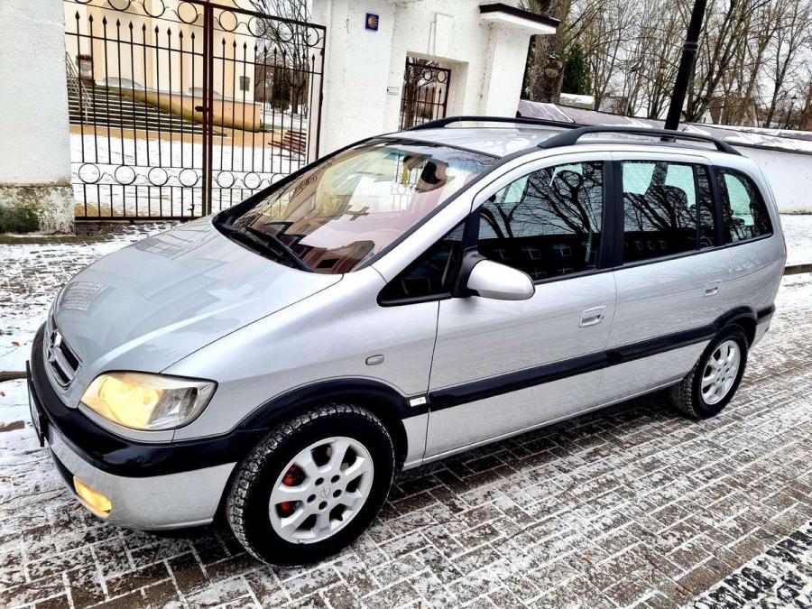 Grey Opel Zafira 2004 in Jonava, with an engine capacity of 1.60 L and mileage of 223 thousand km for 1499 €, photo 1 on AUTOMOTO.COM.LV