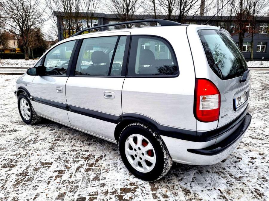 Grey Opel Zafira 2004 in Jonava, with an engine capacity of 1.60 L and mileage of 223 thousand km for 1499 €, photo 3 on AUTOMOTO.COM.LV
