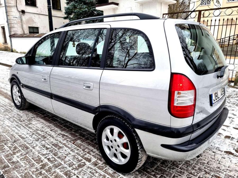 Grey Opel Zafira 2004 in Jonava, with an engine capacity of 1.60 L and mileage of 223 thousand km for 1499 €, photo 11 on AUTOMOTO.COM.LV