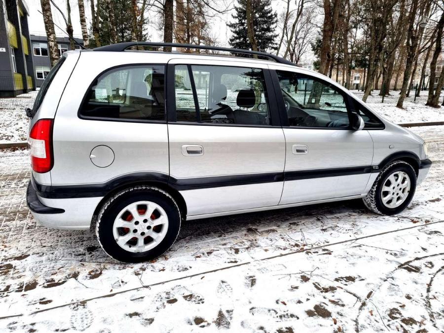Grey Opel Zafira 2004 in Jonava, with an engine capacity of 1.60 L and mileage of 223 thousand km for 1499 €, photo 16 on AUTOMOTO.COM.LV