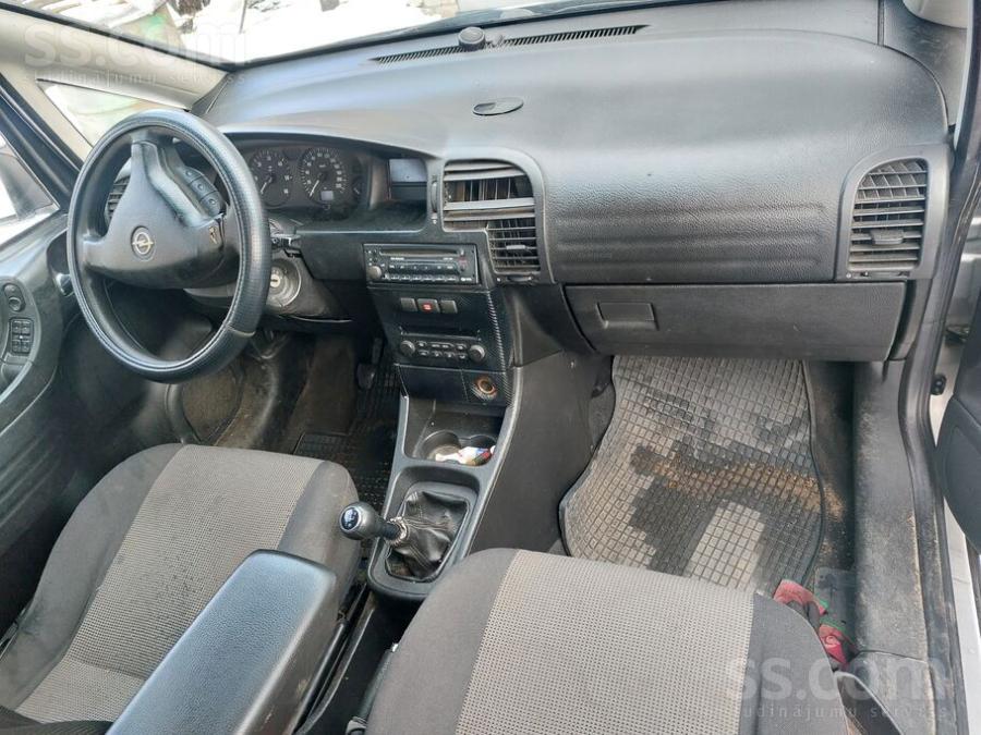 Pelēks Opel Zafira 2004 Liepāja, ar dzinēja tilpumu 2.20 L un nobraukumu 336 tūkst. km par 1000 €, foto 4 vietnē AUTOMOTO.COM.LV