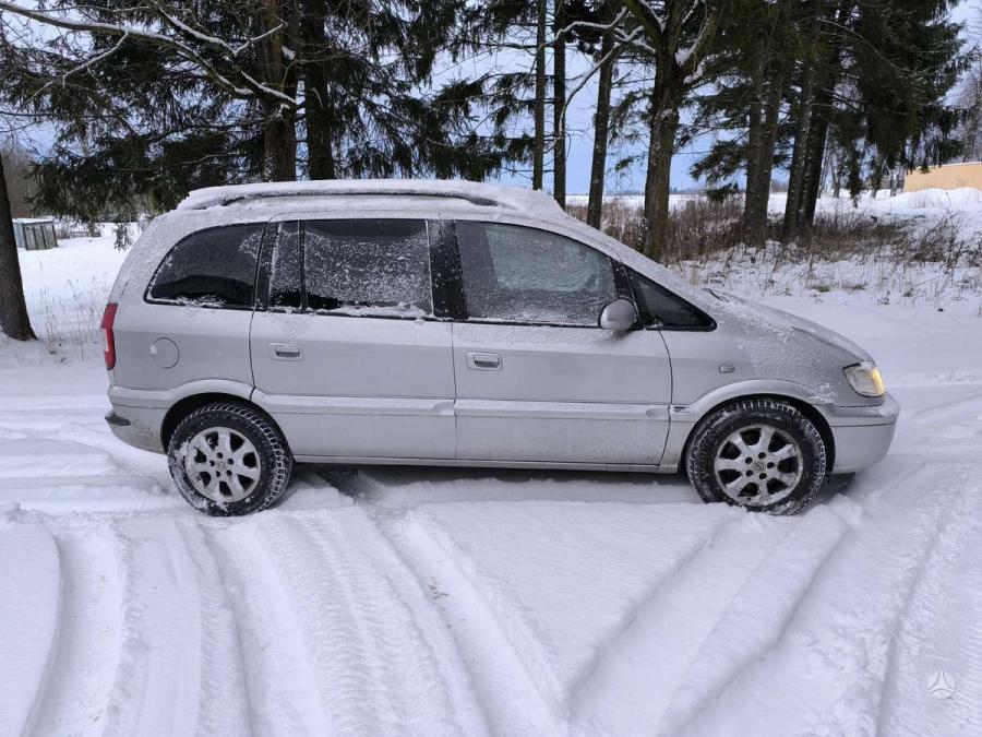 Pelēks Opel Zafira 2004 Ukmergė, ar dzinēja tilpumu 2.00 L un nobraukumu 270 tūkst. km par 1250 €, foto 4 vietnē AUTOMOTO.COM.LV