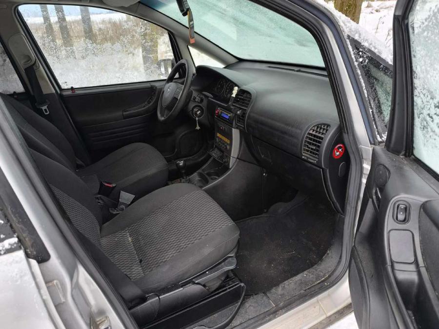 Pelēks Opel Zafira 2004 Ukmergė, ar dzinēja tilpumu 2.00 L un nobraukumu 270 tūkst. km par 1250 €, foto 7 vietnē AUTOMOTO.COM.LV