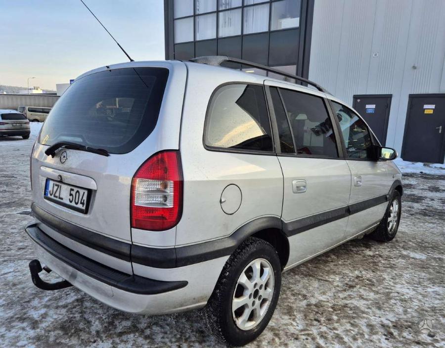 Grey Opel Zafira 2004 in Vilnius, with an engine capacity of 2.00 L and mileage of 260 thousand km for 999 €, photo 6 on AUTOMOTO.COM.LV